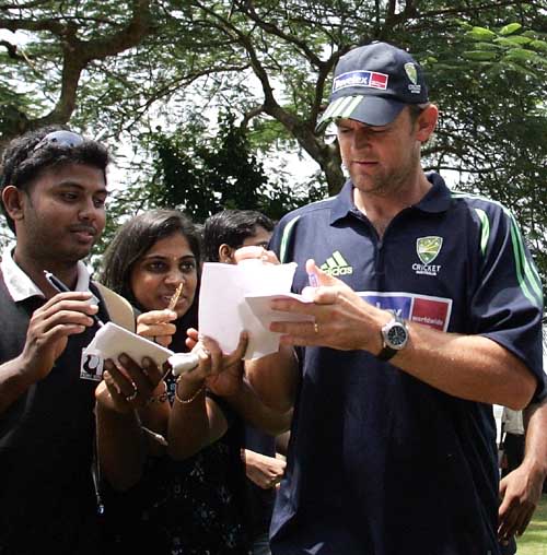Adam Gilchrist signs a few autographs | ESPNcricinfo.com