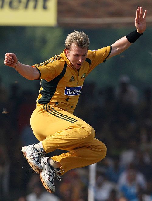 Brett Lee celebrates the wicket of Rahul Dravid | ESPNcricinfo.com