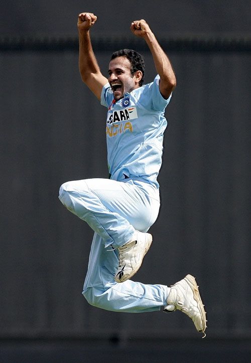 Irfan Pathan takes flight after removing Adam Gilchrist | ESPNcricinfo.com