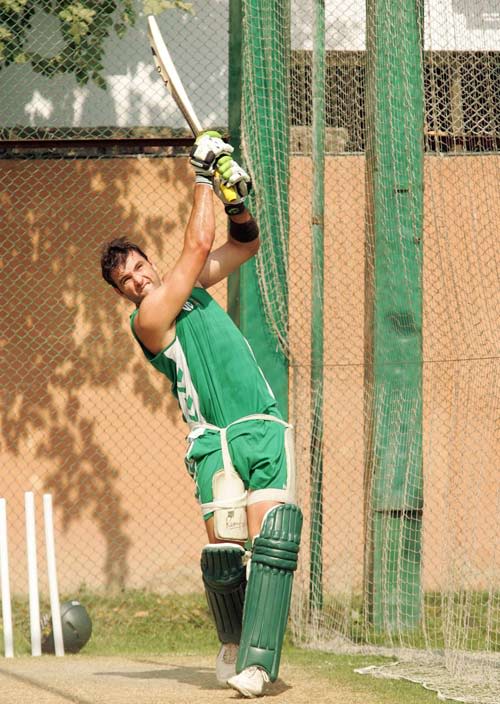 Justin Kemp lofts the ball during practice | ESPNcricinfo.com