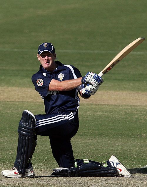 Cameron White slog-sweeps during his 76 off 94 balls | ESPNcricinfo.com