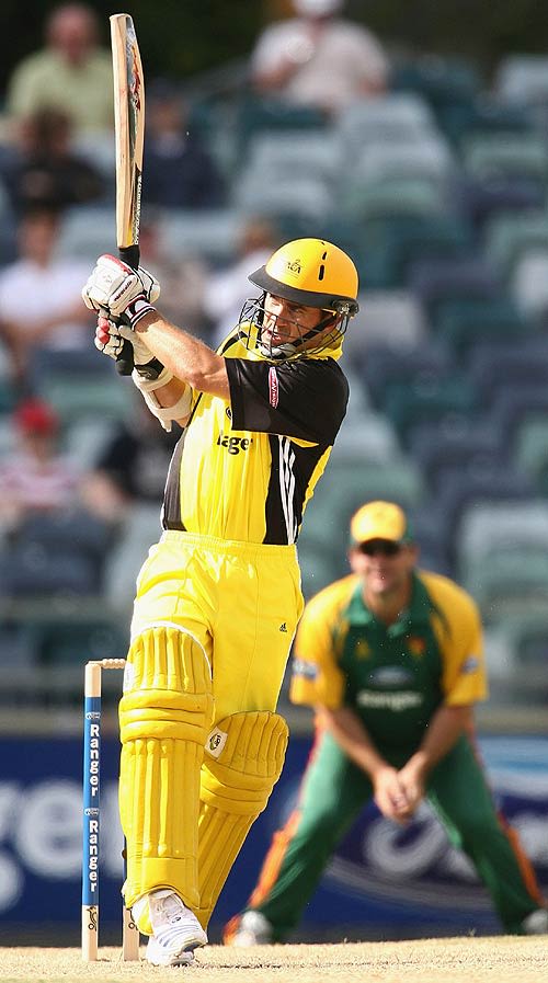 Justin Langer pulls on his way to 75 | ESPNcricinfo.com