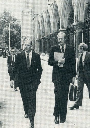 Tony Greig and Kerry Packer arrive at the High Court | ESPNcricinfo.com