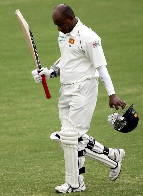 Sanath Jayasuriya leaves the stage after scoring 154 | ESPNcricinfo.com