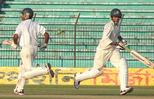 Brothers Tamim Iqbal and Nafees Iqbal play for Chittagong ...