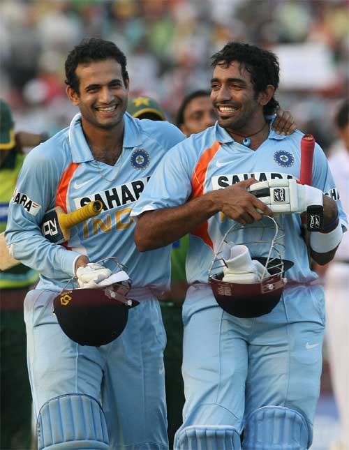 Irfan Pathan and Robin Uthappa celebrate India's victory | ESPNcricinfo.com