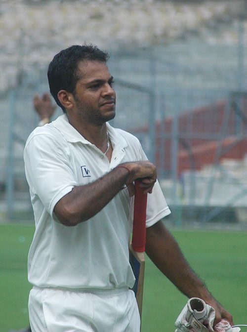 Hyderabad's Amol Shinde walks back for 90 against Bengal | ESPNcricinfo.com