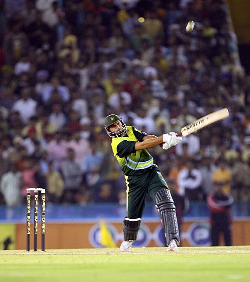 Shahid Afridi gets a top edge to the ball | ESPNcricinfo.com