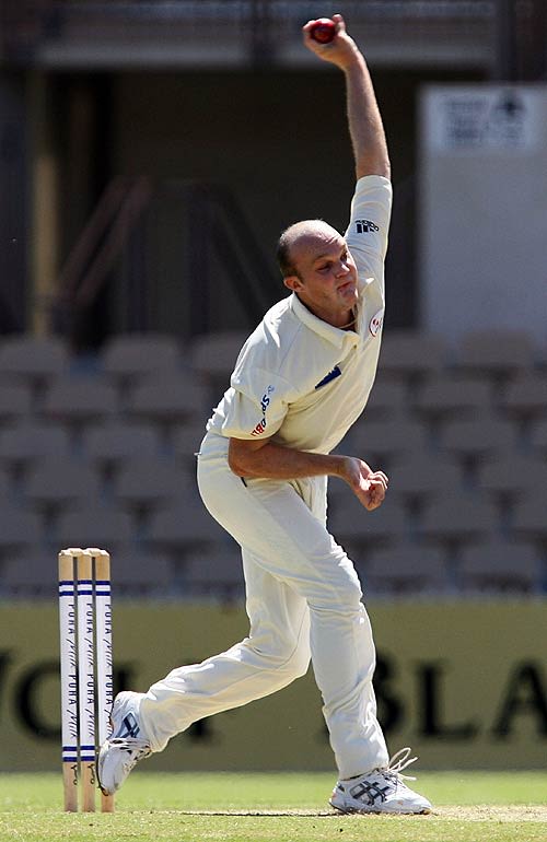 Doug Bollinger in his delivery stride | ESPNcricinfo.com