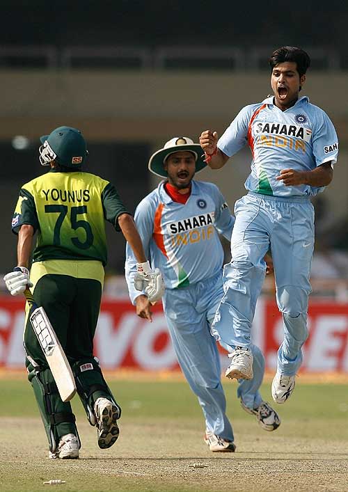 RP Singh celebrates as Younis Khan walks back | ESPNcricinfo.com