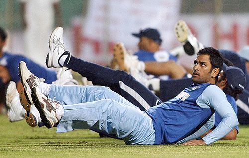 Mahendra Singh Dhoni exercises along with his team-mates | ESPNcricinfo.com