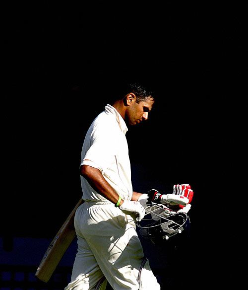 Rahul Dravid walks back after his century | ESPNcricinfo.com