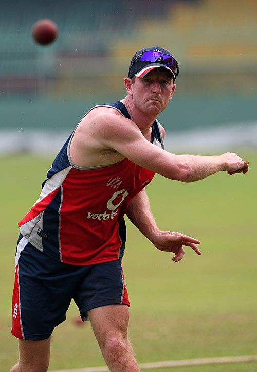 A determined Paul Collingwood flings in a throw | ESPNcricinfo.com