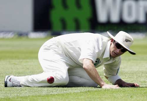 Shane Bond drops a catch | ESPNcricinfo.com