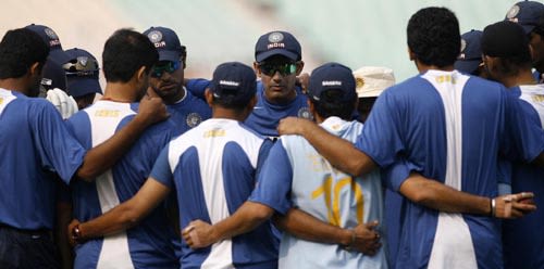 The India squad get together for a huddle | ESPNcricinfo.com
