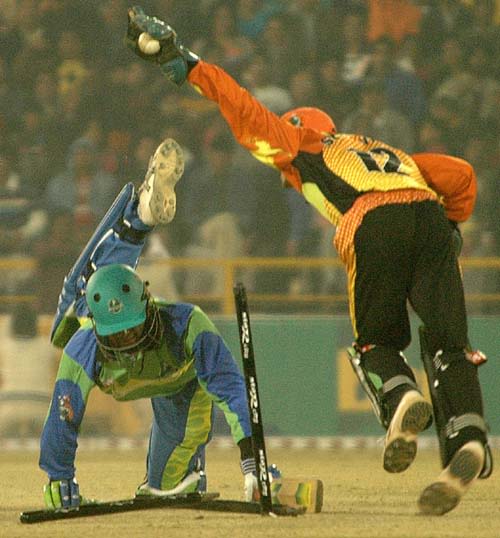 Hyderabad Heroes' Abdul Razzaq is stumped by Subhojit Paul ...