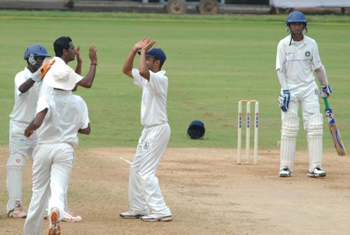 Tamil Nadu's R Ramkumar celebrates with his team-mates | ESPNcricinfo.com