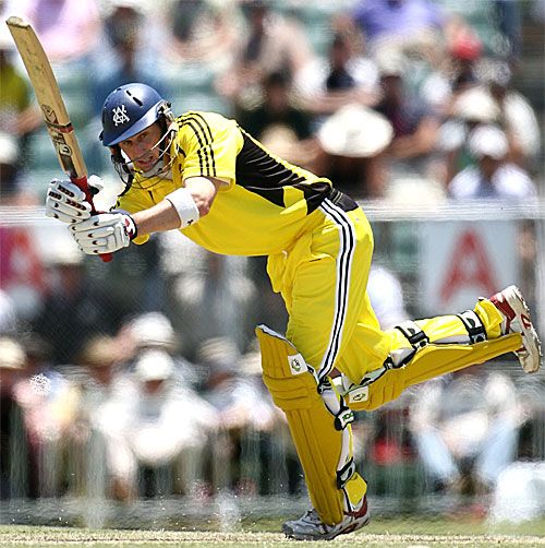 David Hussey took the attack to the New Zealanders | ESPNcricinfo.com