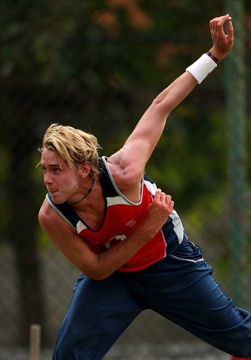Stuart Broad works up a sweat during training | ESPNcricinfo.com