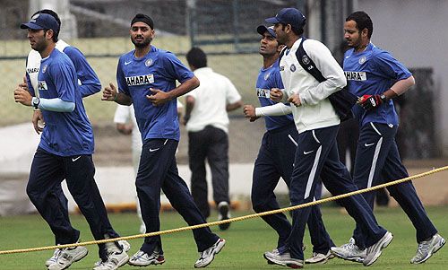 The Indian players have a jog at the Chinnaswamy Stadium | ESPNcricinfo.com