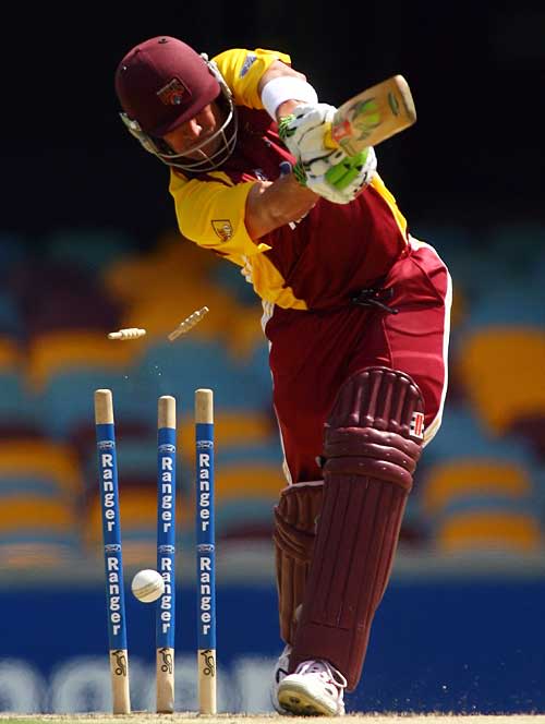 Aaron Nye is bowled by Moises Henriques | ESPNcricinfo.com