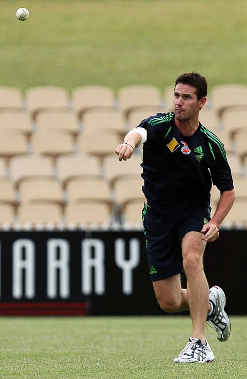 Shaun Tait wings in a throw | ESPNcricinfo.com