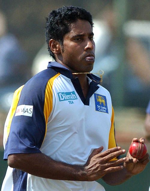 Chaminda Vaas bowls during practice | ESPNcricinfo.com