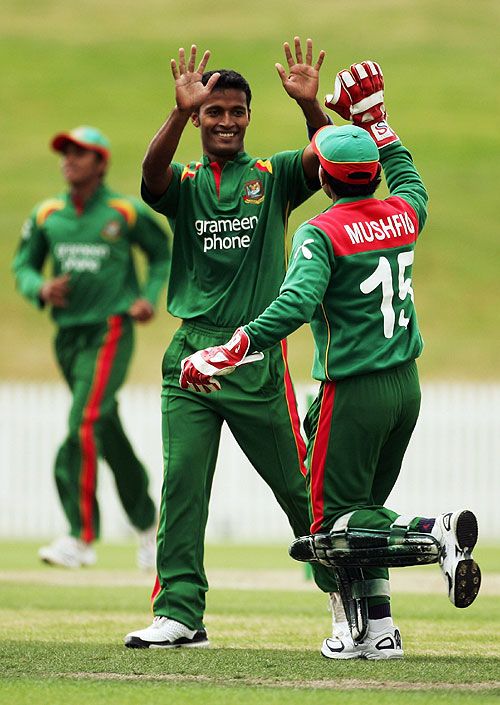Nazmul Hossain and Mushfiqur Rahim celebrate | ESPNcricinfo.com