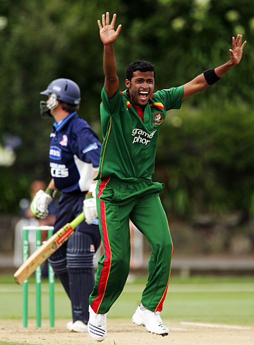 Nazmul Hossain roars an appeal | ESPNcricinfo.com