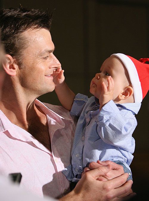 Adam Gilchrist poses with his youngest child Archie | ESPNcricinfo.com