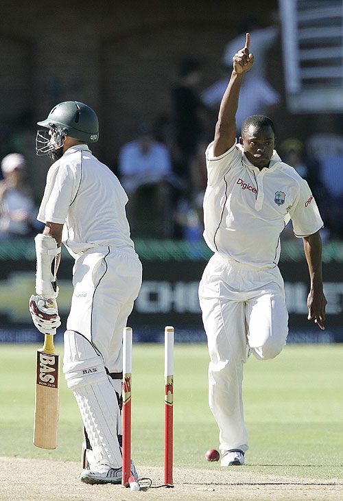 Daren Powell cleans up Hashim Amla | ESPNcricinfo.com