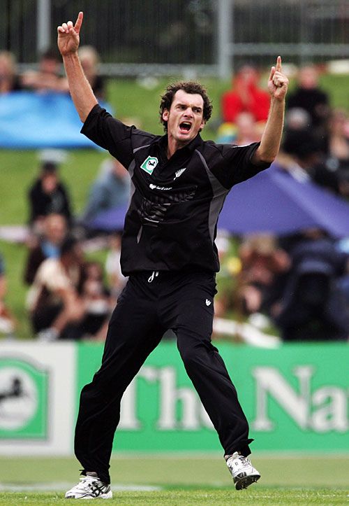 Kyle Mills took three wickets in two overs | ESPNcricinfo.com