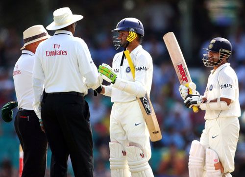 The umpires have a word with Harbhajan Singh | ESPNcricinfo.com