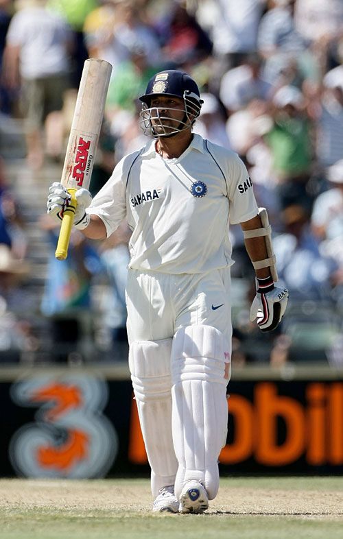 Sachin Tendulkar acknowledges his half-century | ESPNcricinfo.com