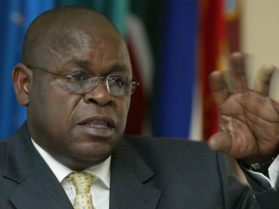 Peter Chingoka at a press conference | ESPNcricinfo.com