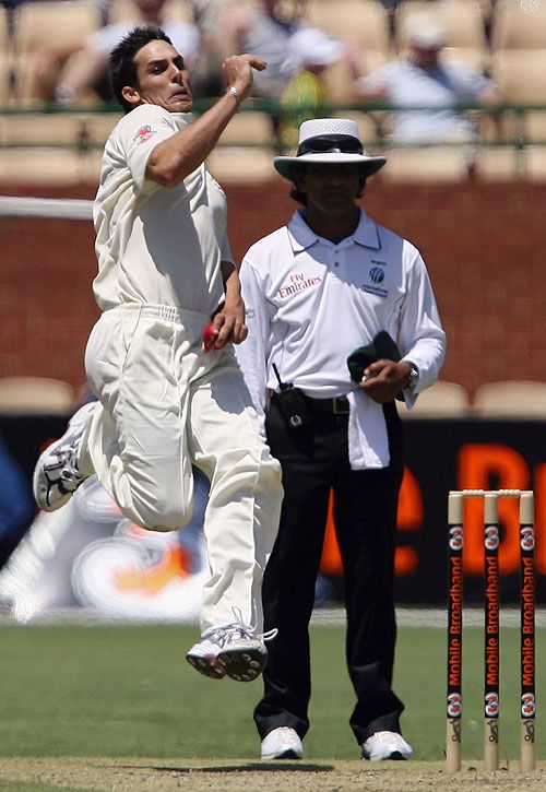 Mitchell Johnson steams in at Adelaide | ESPNcricinfo.com