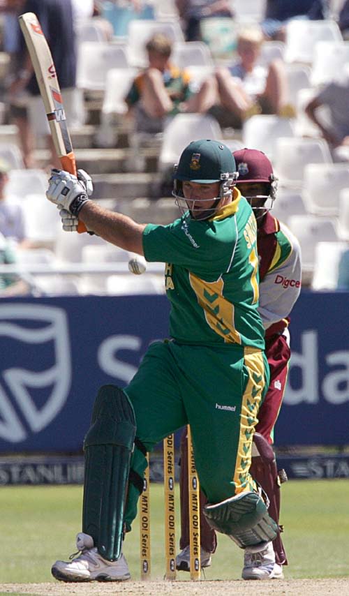 Graeme Smith attempts the pull | ESPNcricinfo.com