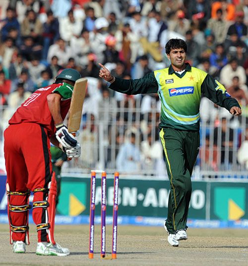 Sohail Khan celebrates his first international wicket | ESPNcricinfo.com
