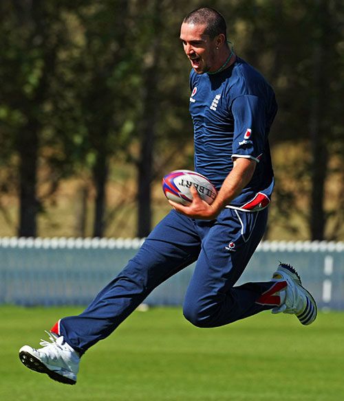 Kevin Pietersen plays a game of rugby | ESPNcricinfo.com