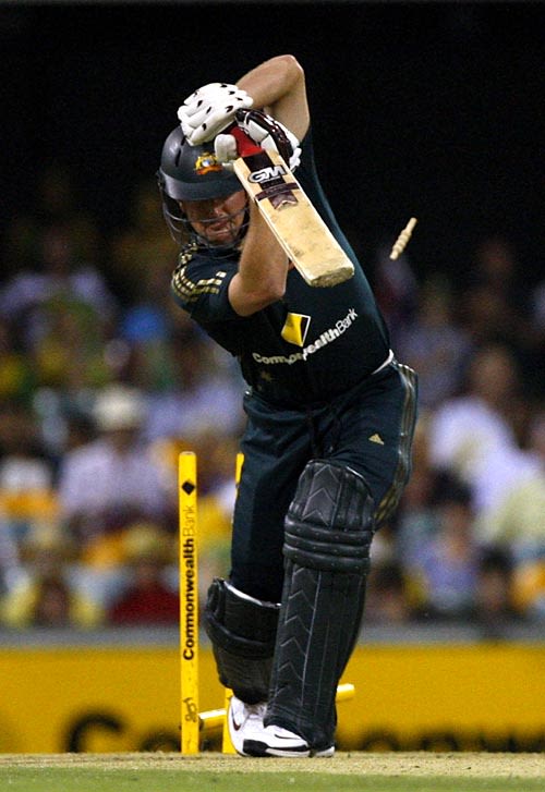 James Hopes is cleaned up by Ishant Sharma | ESPNcricinfo.com James Hopes is cleaned up by Ishant Sharma | ESPNcricinfo.com