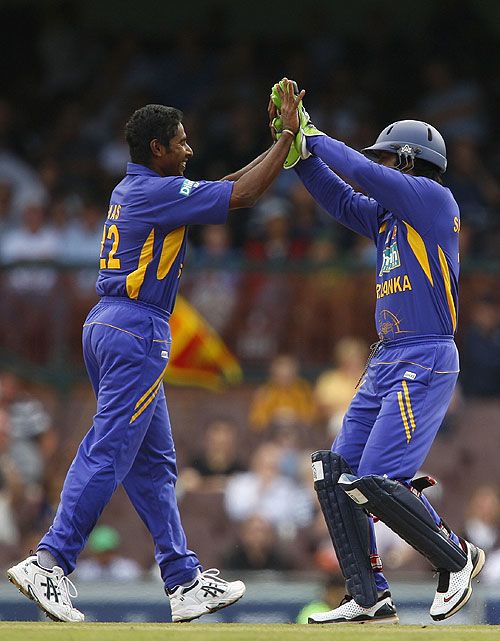 Chaminda Vaas took two wickets to check Australia | ESPNcricinfo.com