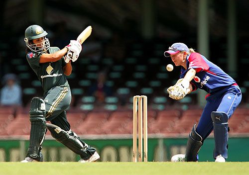 Lisa Sthalekar plays behind the wicket | ESPNcricinfo.com