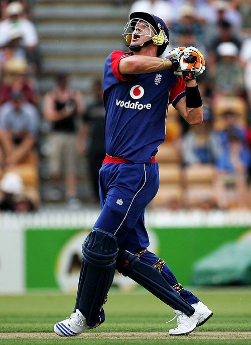 Kevin Pietersen top-edges a pull, but it still flies for six ...