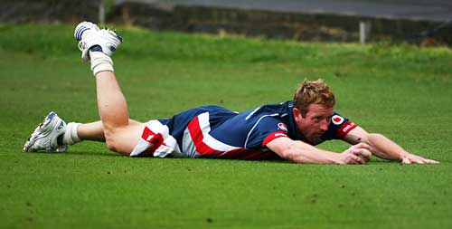 Paul Collingwood throws himself into the fielding drills | ESPNcricinfo.com