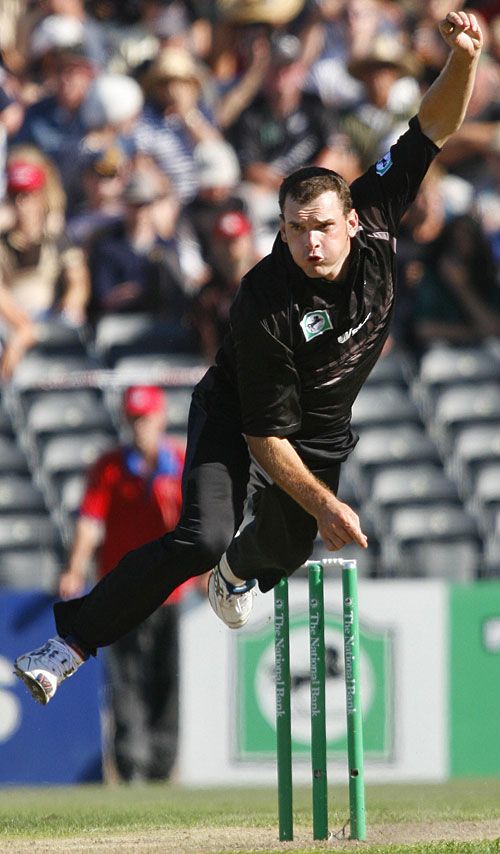 Kyle Mills in full flow | ESPNcricinfo.com