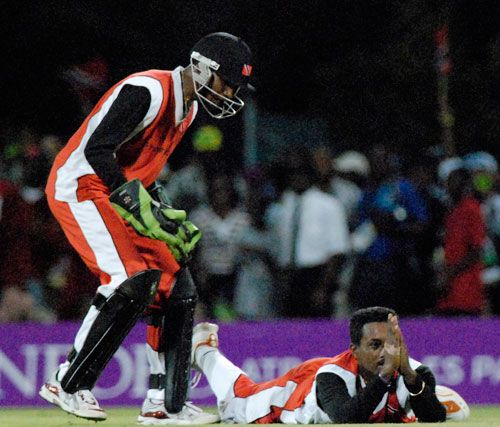 Dave Mohammed gives thanks | ESPNcricinfo.com