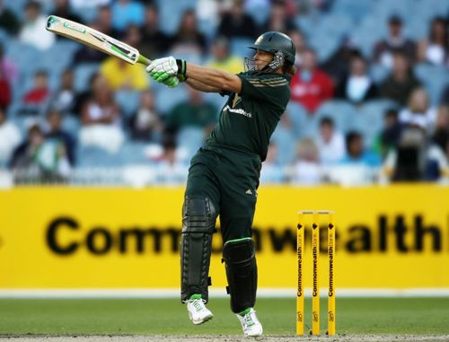 Adam Gilchrist flays the bowling during his 50-ball 83 | ESPNcricinfo.com