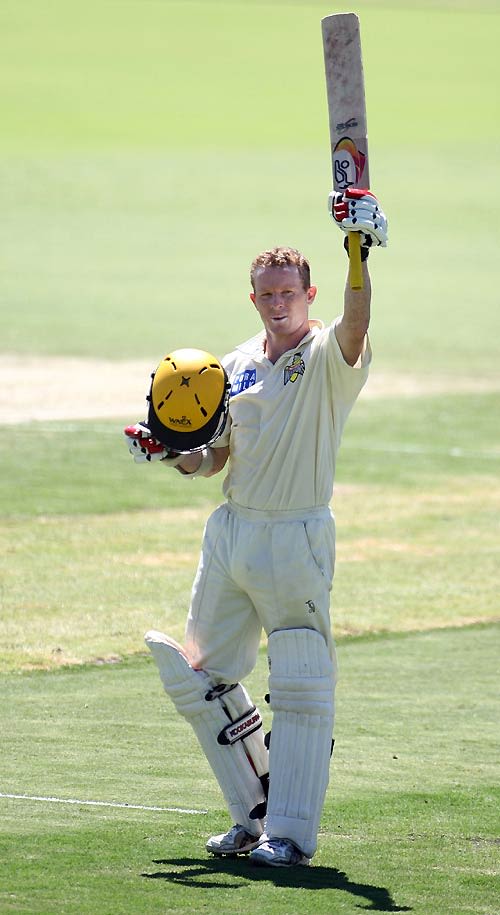 Chris Rogers acknowledges the cheers after reaching his hundred | ESPNcricinfo.com