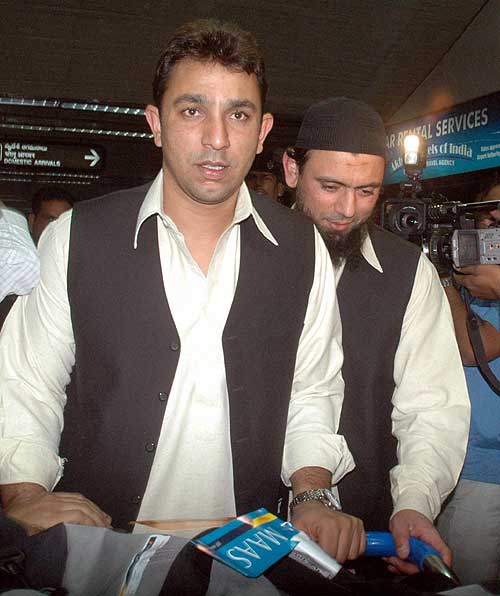 Azhar Mahmood and Saqlain Mushtaq arrive in Hyderabad | ESPNcricinfo.com
