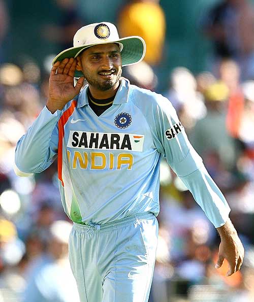 Say what? Harbhajan Singh reacts to sections of the SCG crowd ...